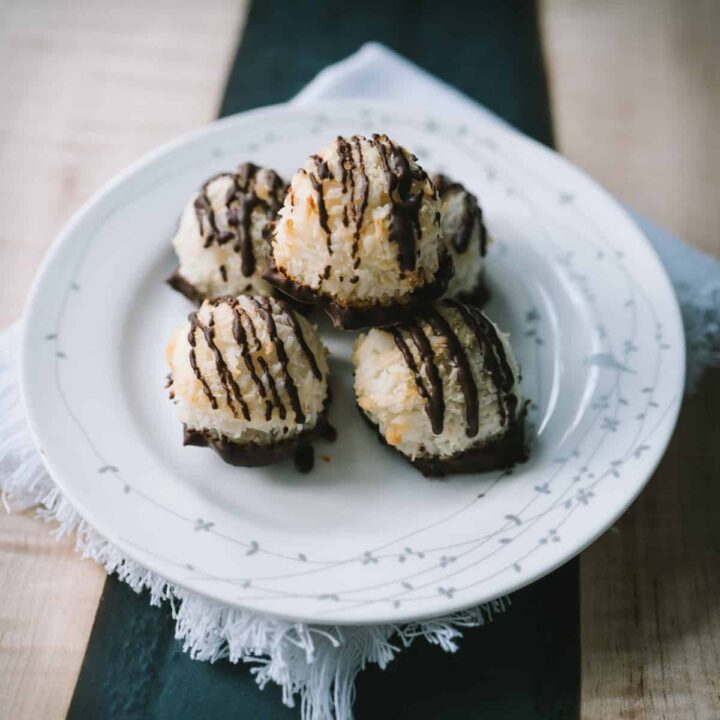 Chocolate-Dipped Peppermint Coconut Macaroons - Eat Fresh Glow